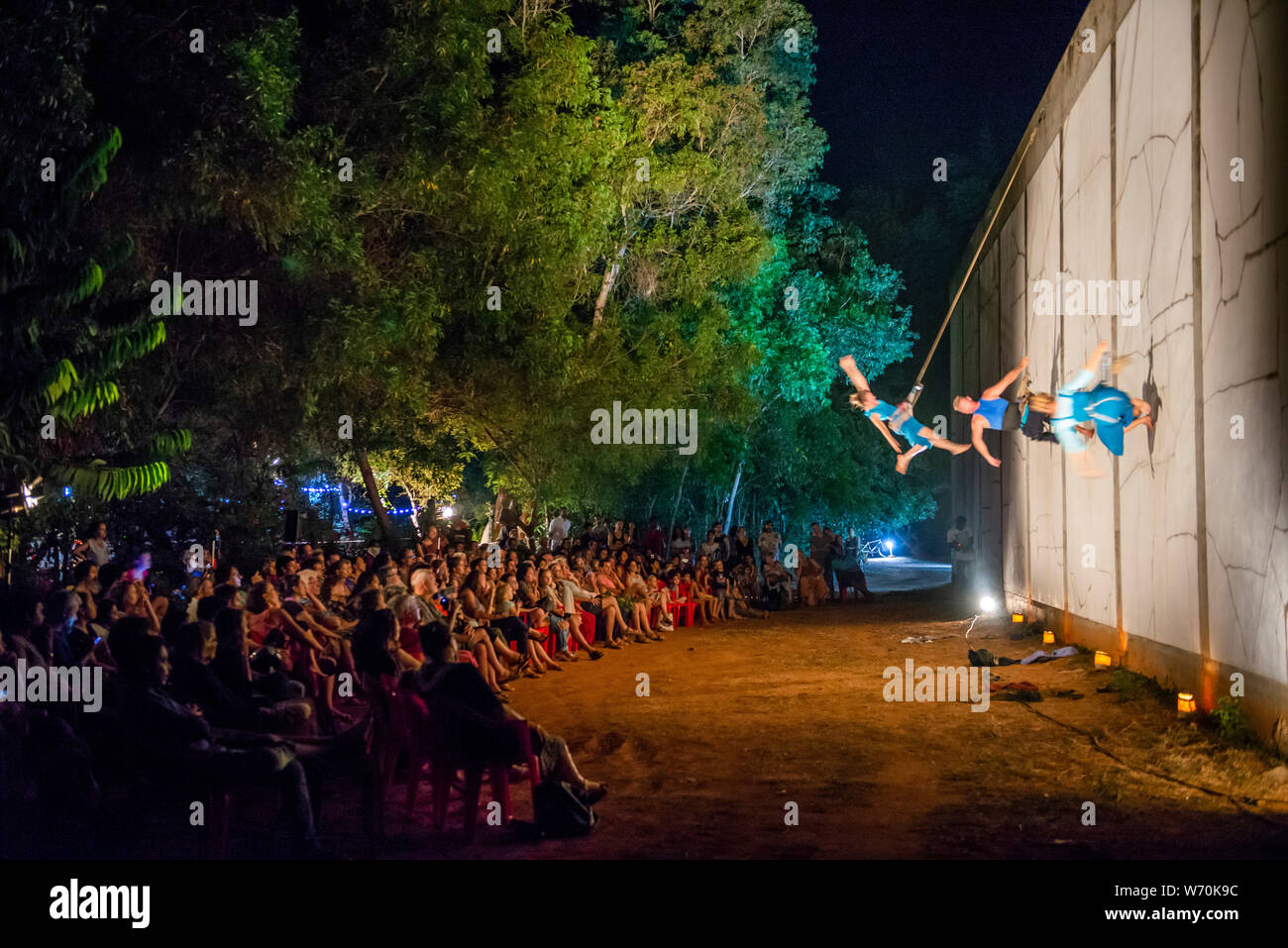 Acrobatic dance hi-res stock photography and images - Alamy