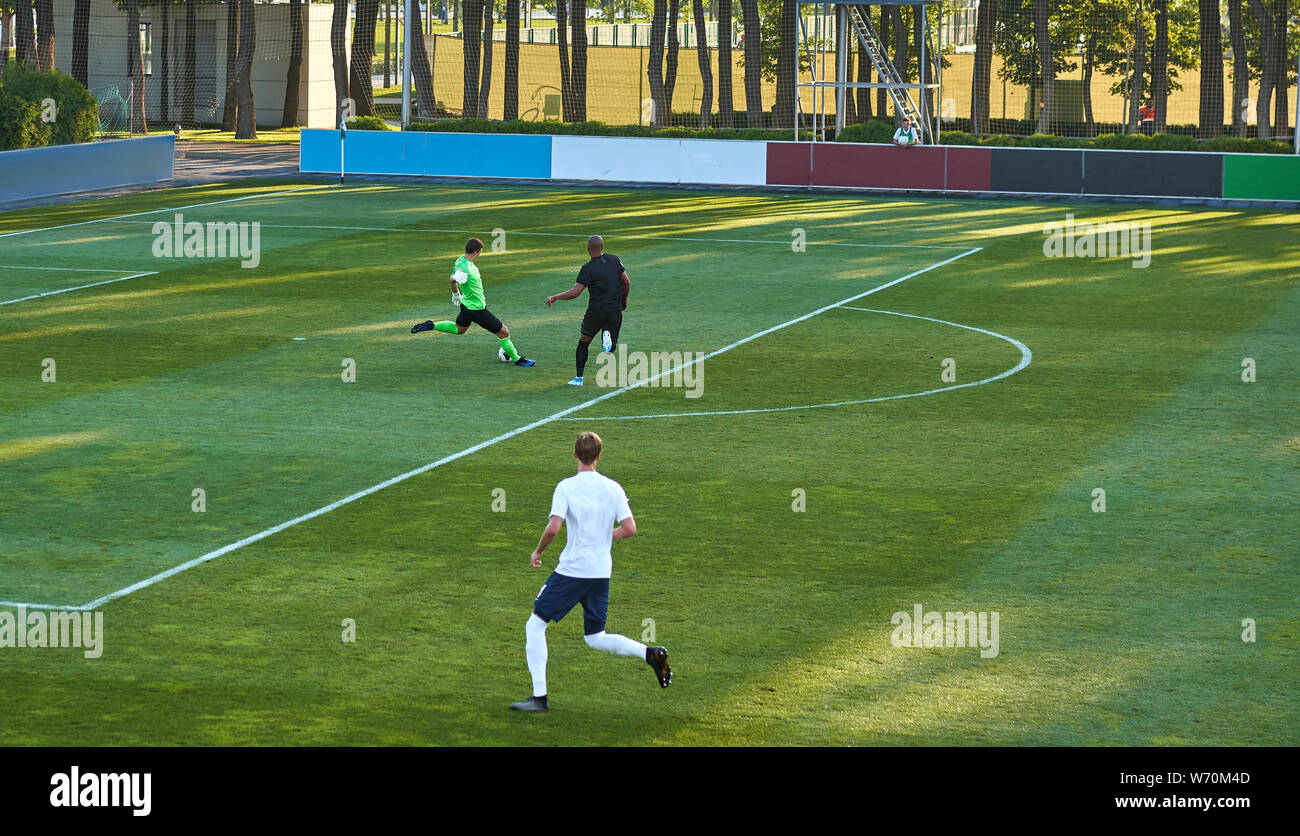 Football head on collision hi-res stock photography and images - Alamy