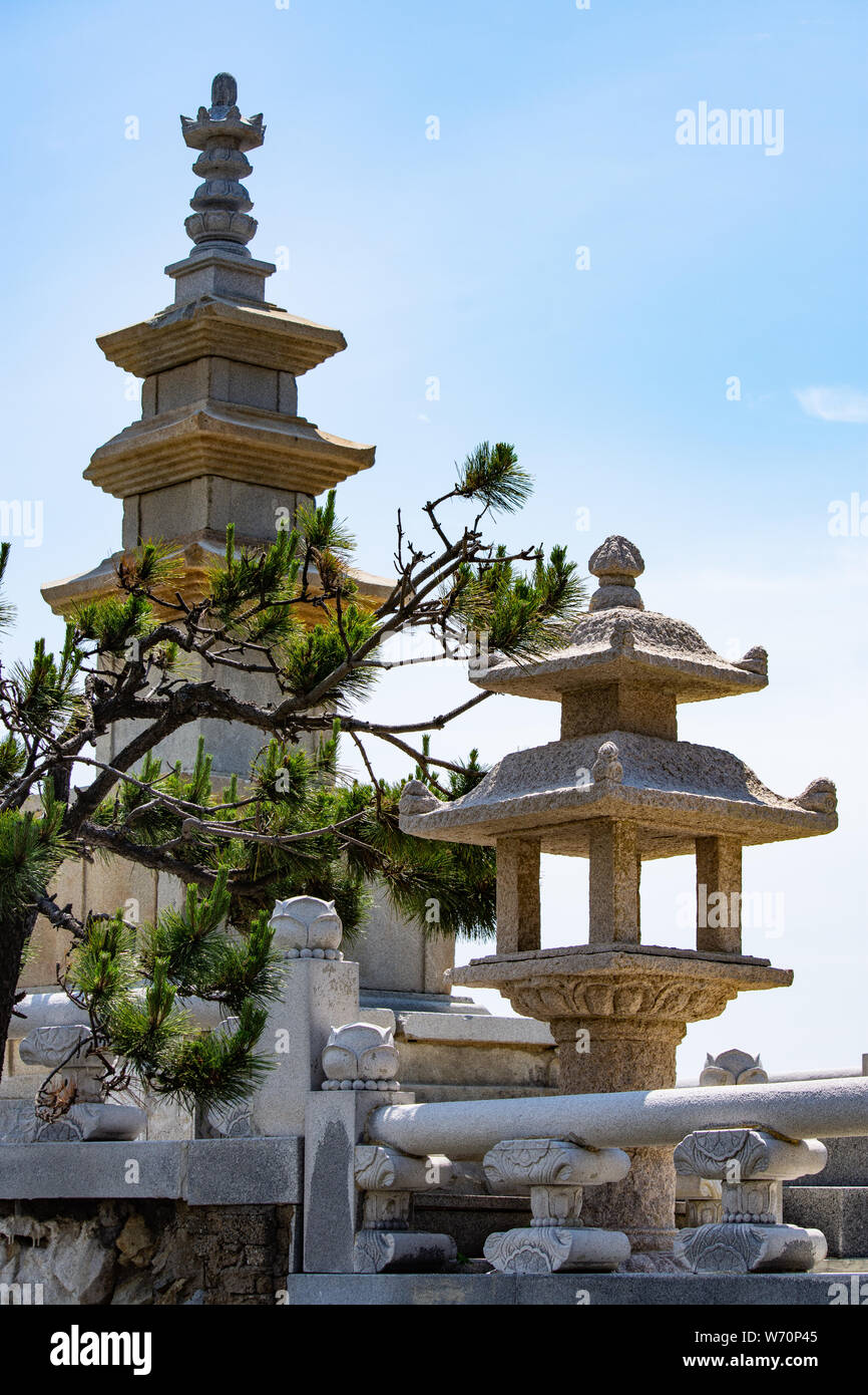 Beautiful Haedong Yonggung Temple by the Sea. the only Buddhist temple ...