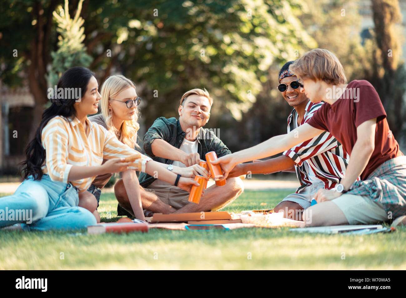 Pop cans hi-res stock photography and images - Alamy