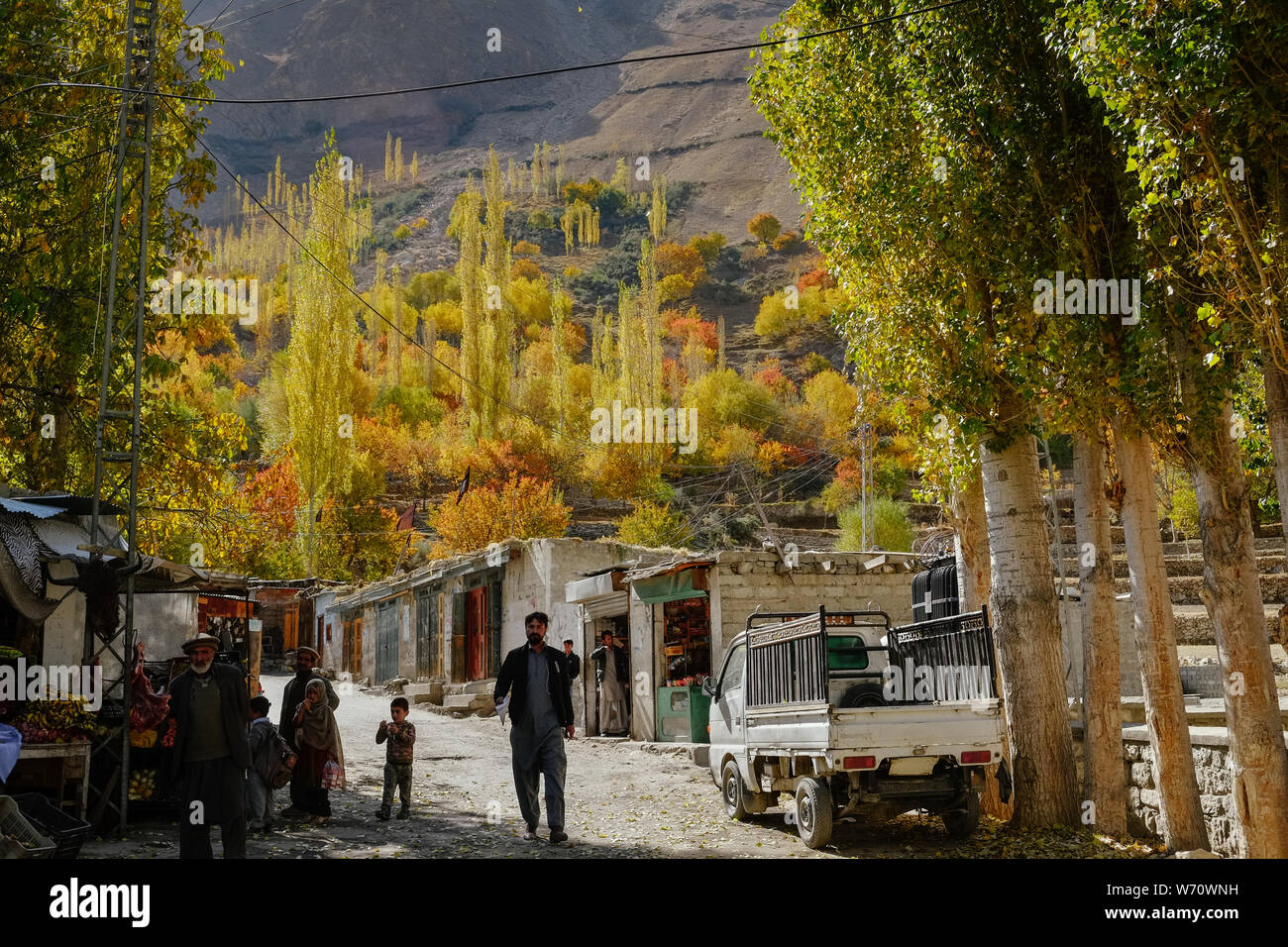 Pakistan gilgit truck hi-res stock photography and images - Alamy