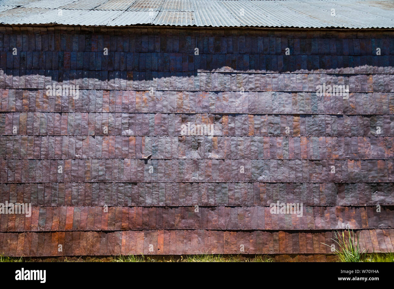 old wall of Tin siding Stock Photo - Alamy