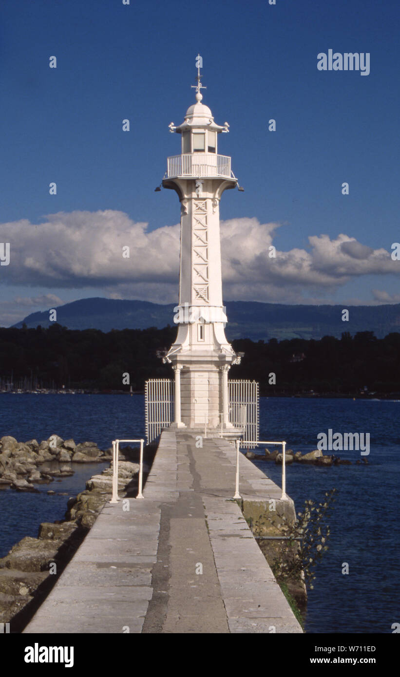Lake lighthouse jetty hi-res stock photography and images - Alamy