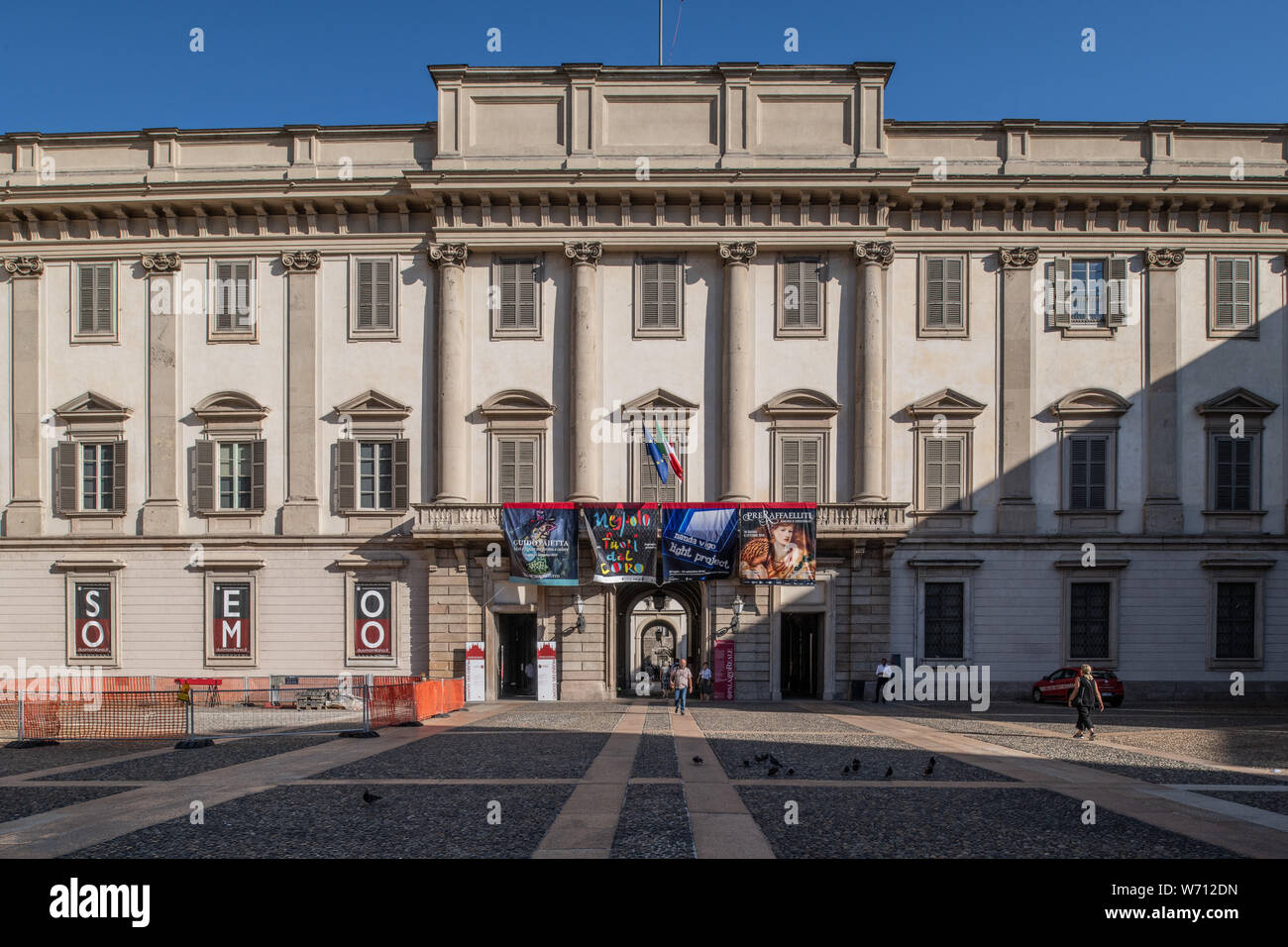 Milan royal palace hi-res stock photography and images - Alamy