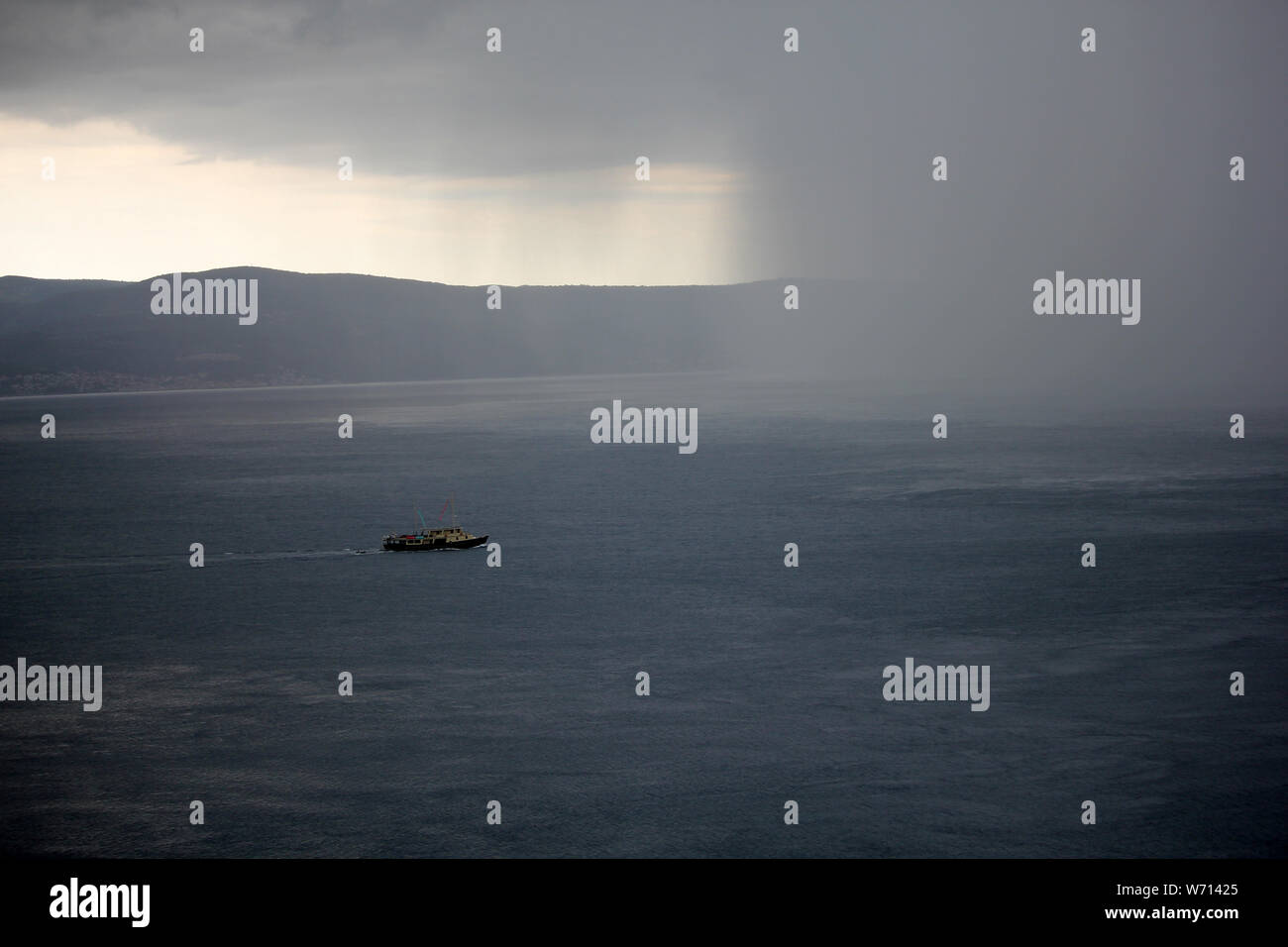 Storm reaches the island hi-res stock photography and images - Alamy