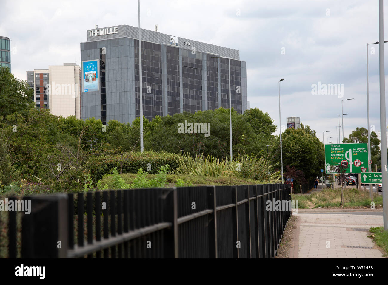 Great west road brentford hi-res stock photography and images - Alamy