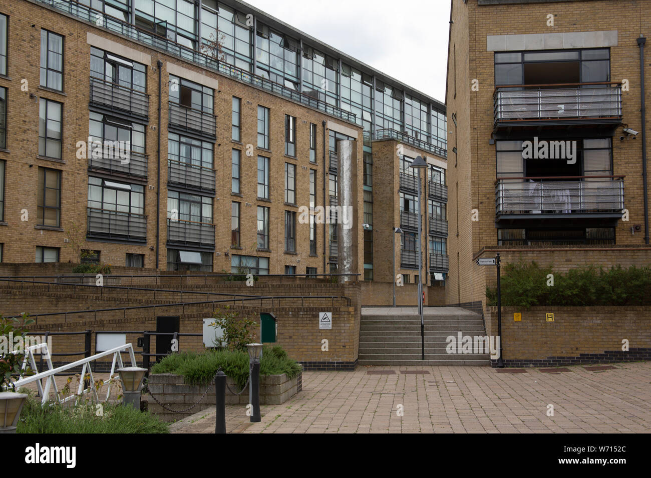 Totem a stainless steel sculpture by Simon Packard, Ferry Quays in ...