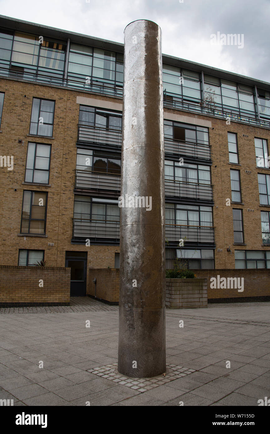 Totem a stainless steel sculpture by Simon Packard, Ferry Quays in ...