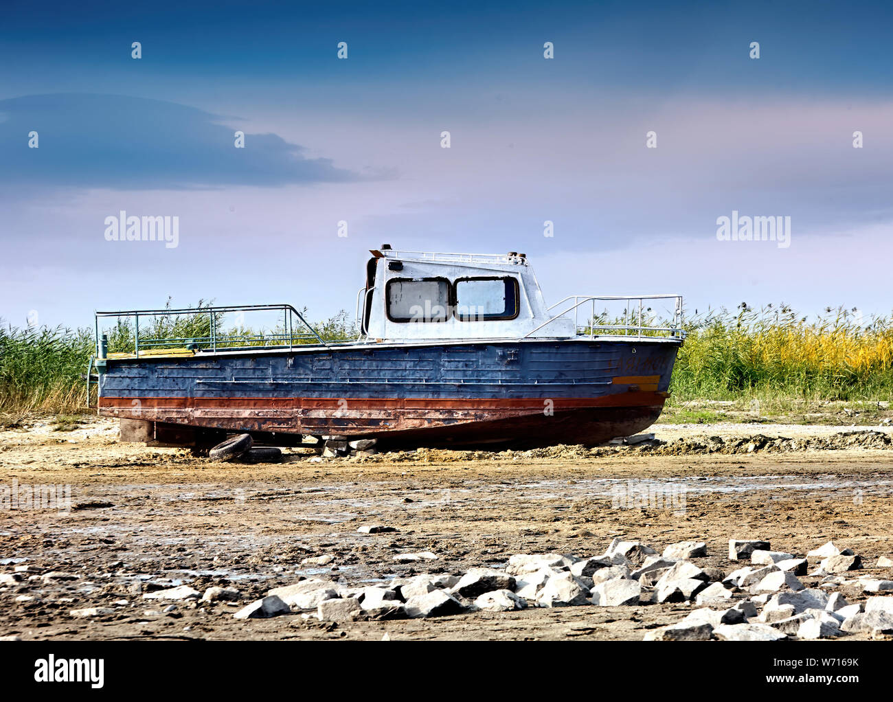 River drought, boats without water due global warming Stock Photo - Alamy