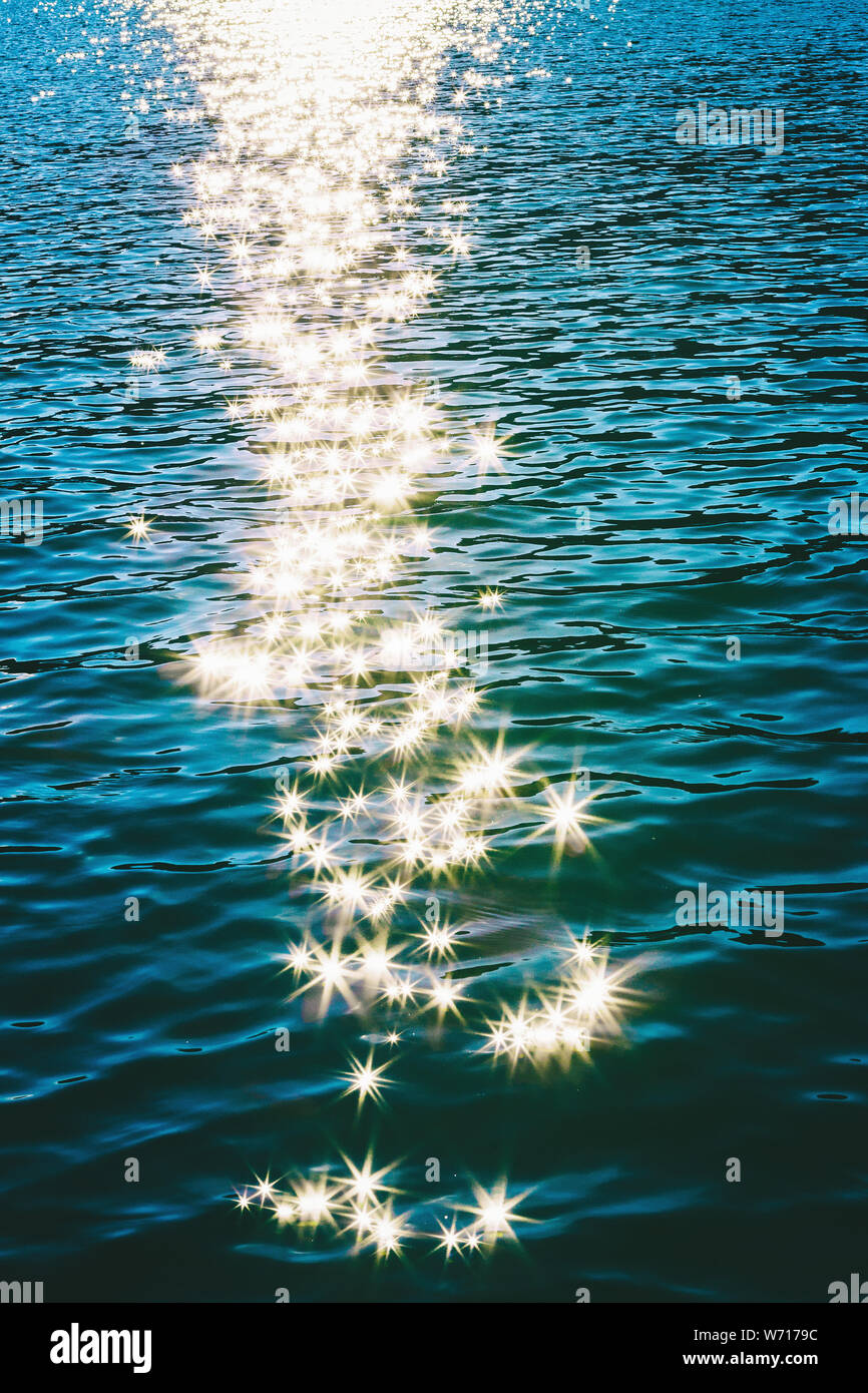 Abstract lights water hi-res stock photography and images - Alamy