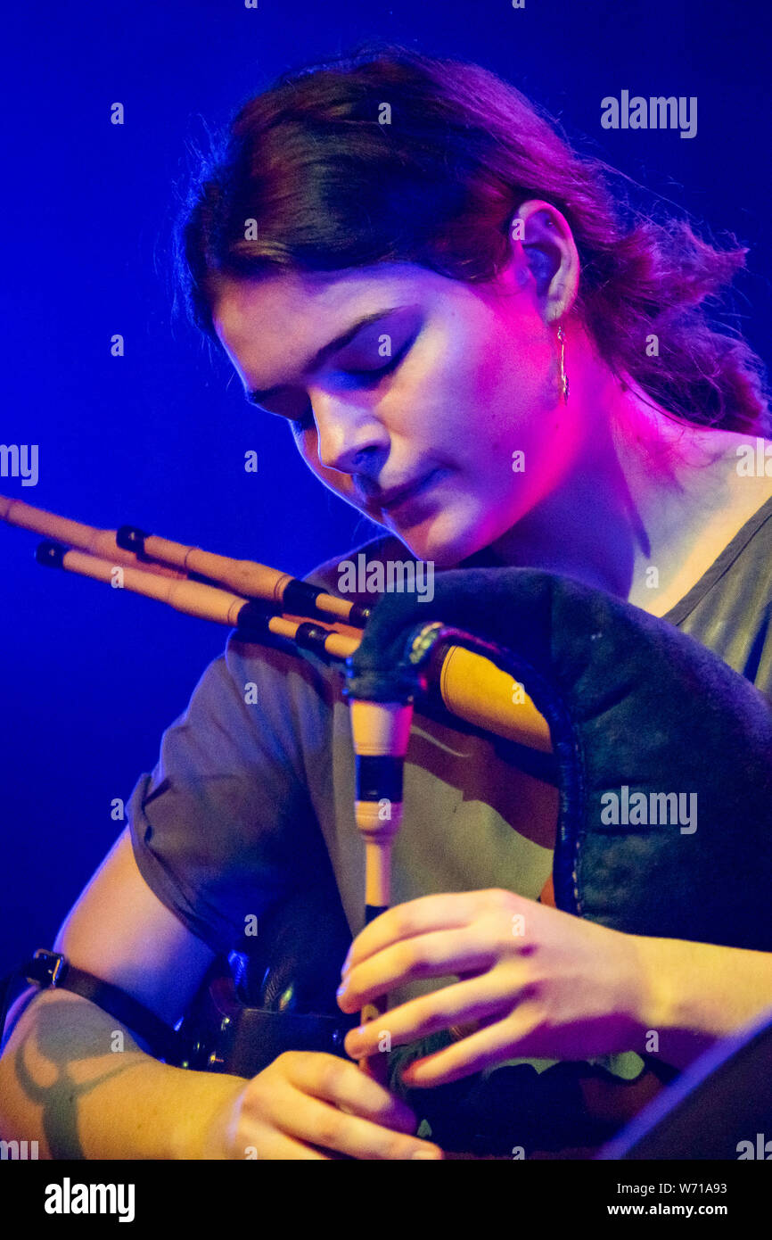Female scottish piper hi-res stock photography and images - Alamy