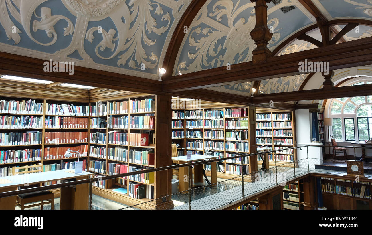 State of the art library hi-res stock photography and images - Alamy