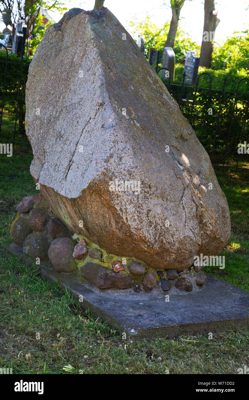 Boulder from Sweden transported to Netherlands by ice age glaciers ...