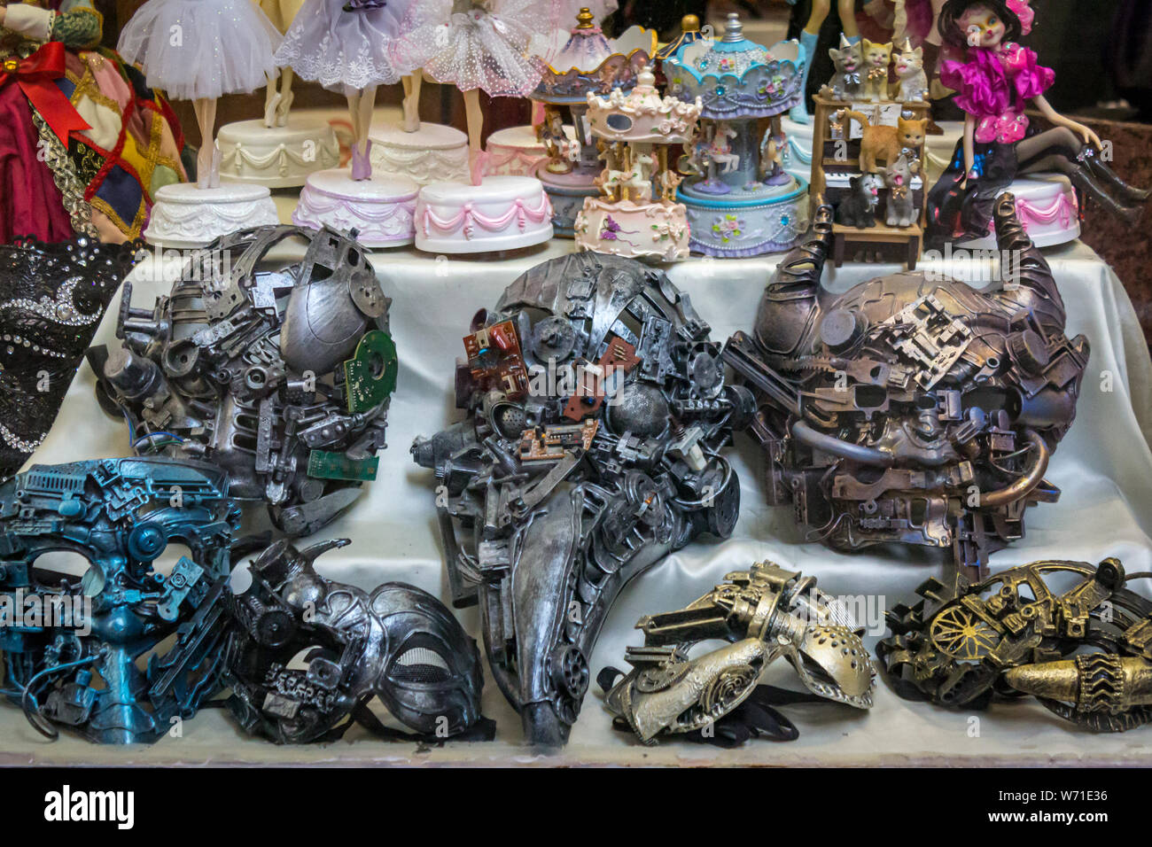 Artistic window display hi-res stock photography and images - Alamy