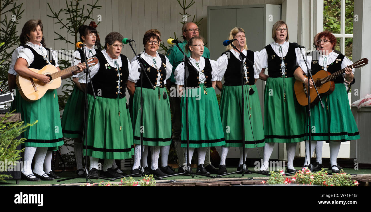 Yodel competition hi-res stock photography and images - Alamy