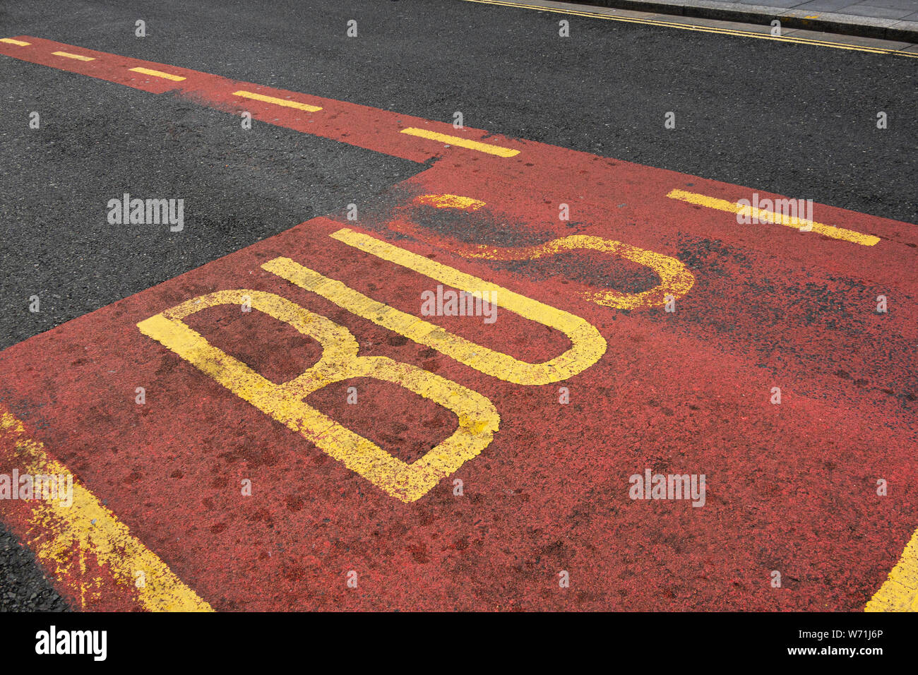 Bus lane sign hi-res stock photography and images - Alamy