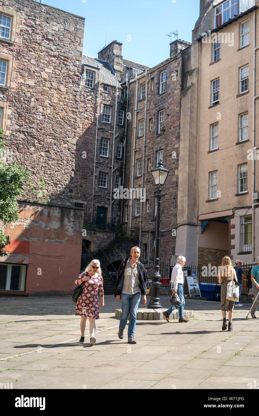 edinburgh old town festival fringe Stock Photo - Alamy