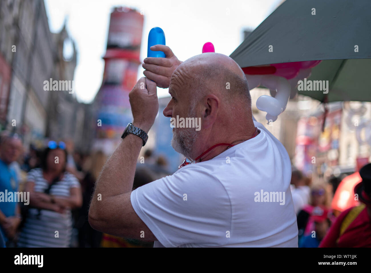 pop the balloonman edinburgh Stock Photo - Alamy