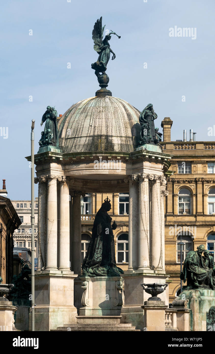 The Queen Victoria monument in Liverpool, England Stock Photo - Alamy
