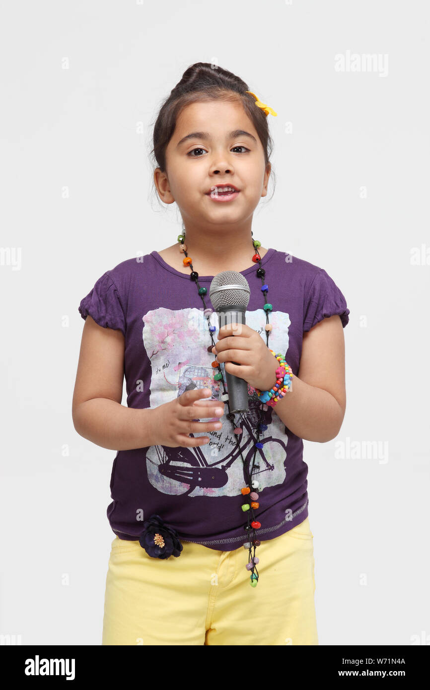 Indian girl microphone hi-res stock photography and images - Alamy