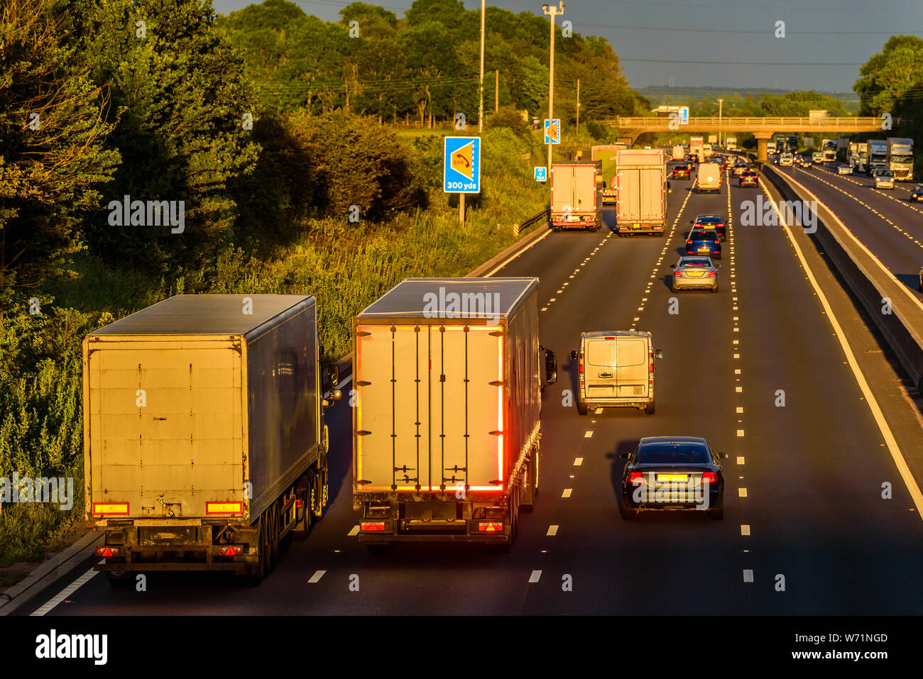 Overhead view busy highway cars hi-res stock photography and images - Alamy