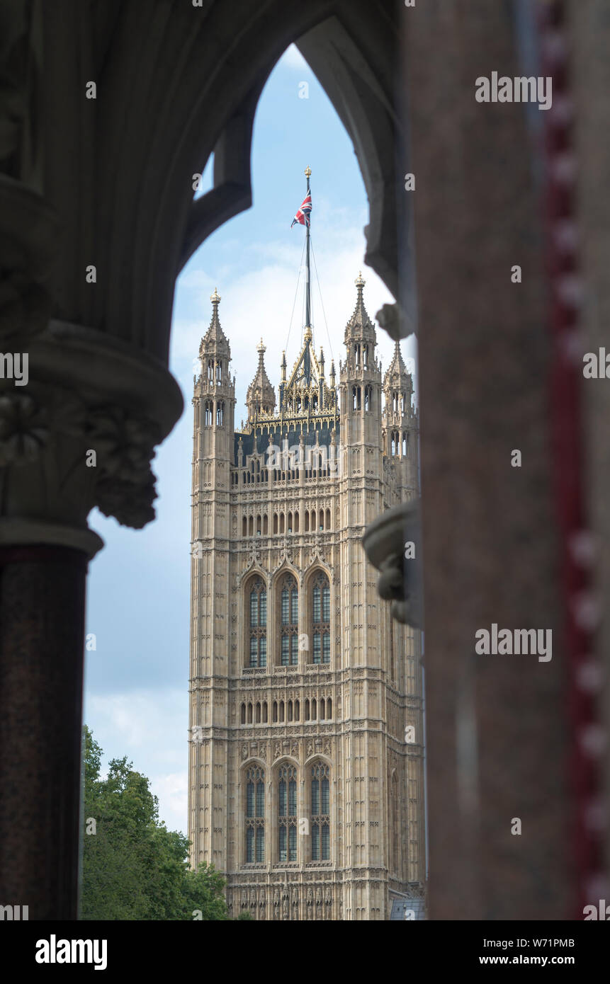 House of lords victoria tower hi-res stock photography and images - Alamy