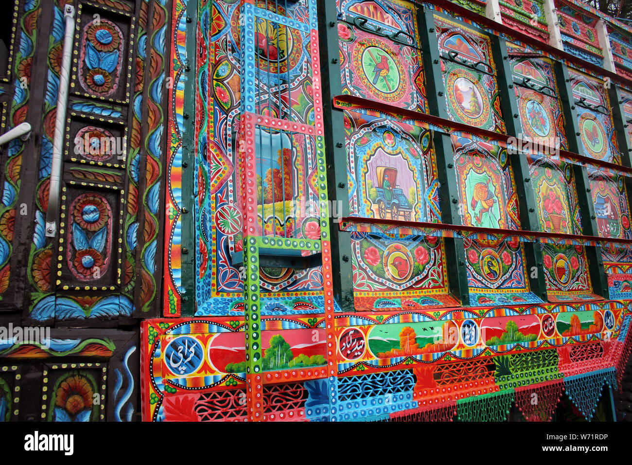 Pakistan truck art hi-res stock photography and images - Alamy