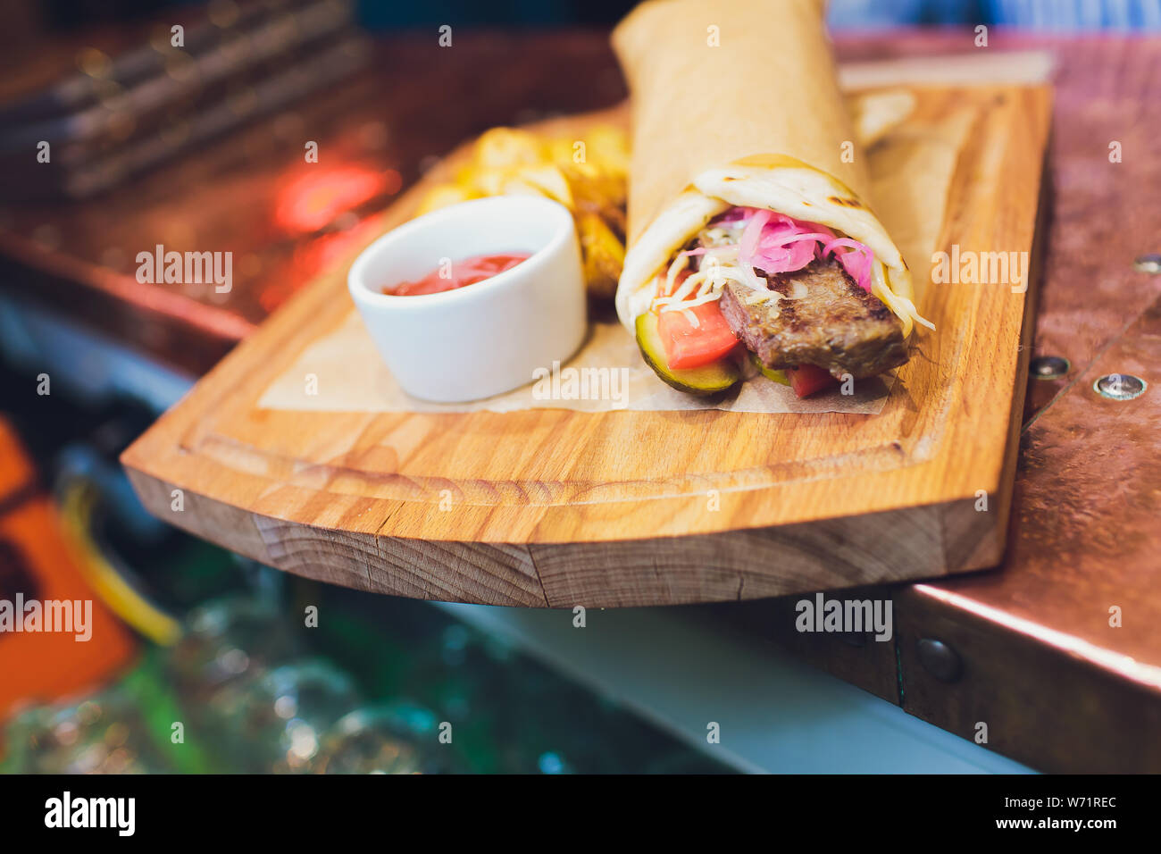 Man eating doner kebab hi-res stock photography and images - Alamy