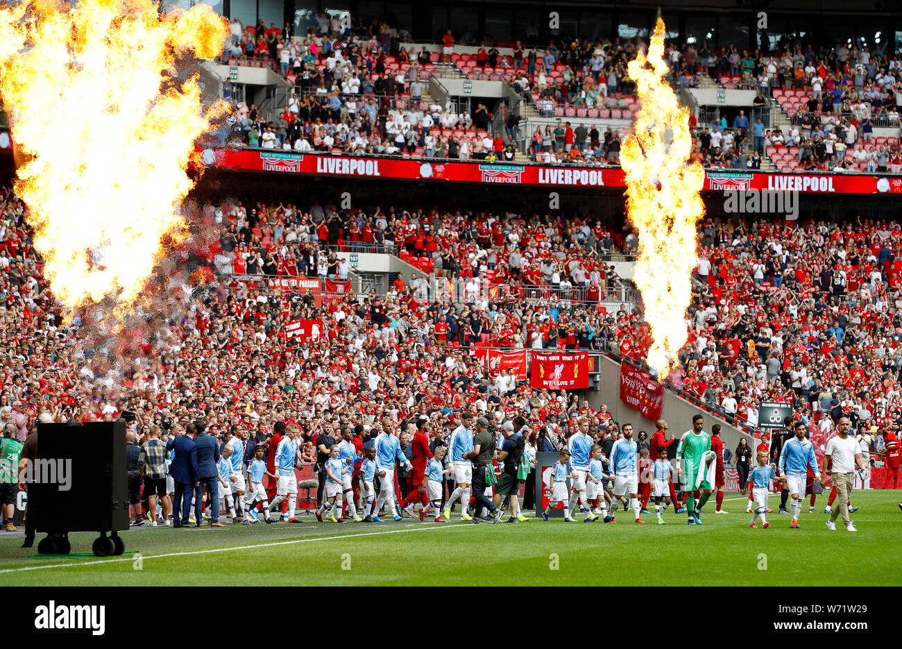 Liverpool v city community shield hi-res stock photography and images ...