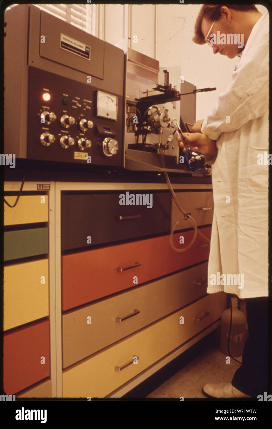 AN ATOMIC ABSORPTION SPECTROPHOTOMETER IS USED TO DETECT METALS (SUCH ...