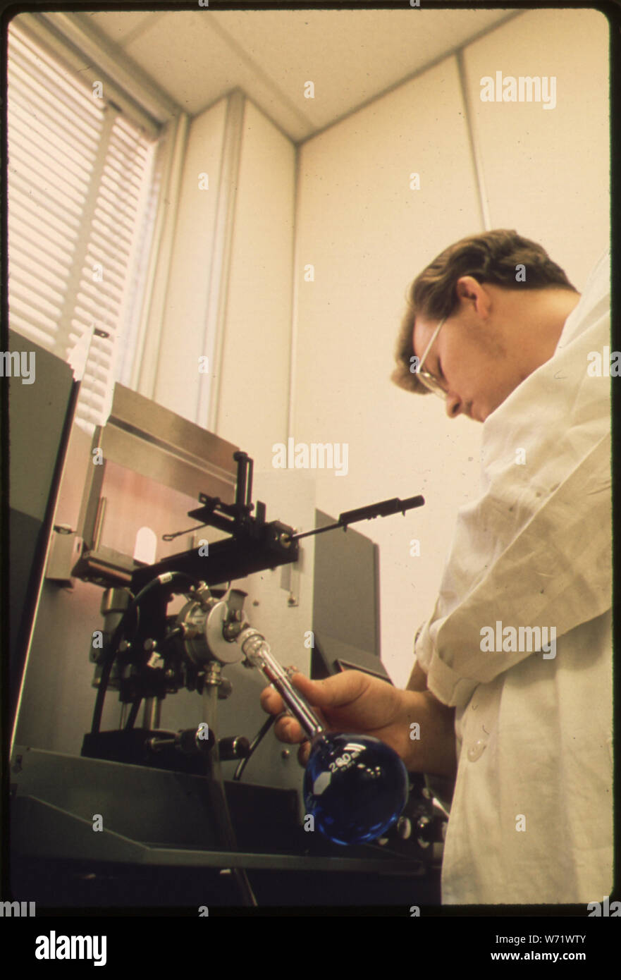 Atomic absorption spectrophotometer hi-res stock photography and images ...