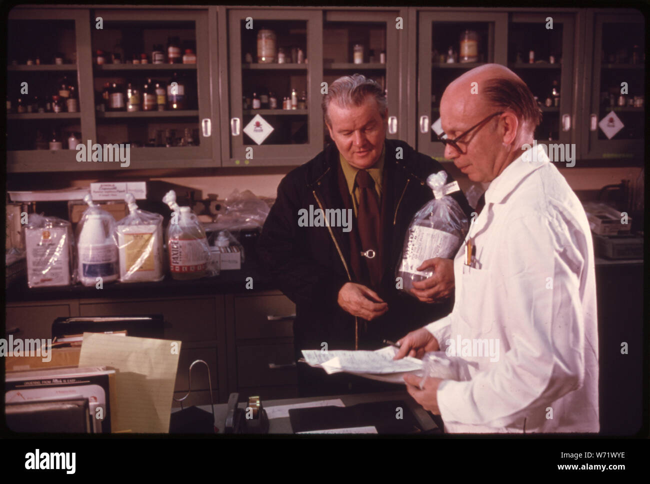 Epa laboratory technician hi-res stock photography and images - Alamy