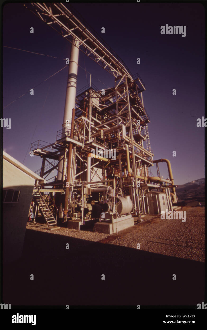 Oil shale retorting hi-res stock photography and images - Alamy