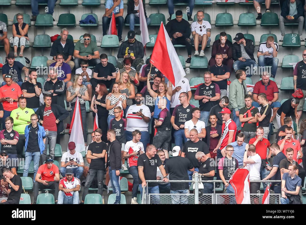 Den Haag, Netherlands. 04th Aug, 2019. DEN HAAG, 04-08-2019, Cars Jeans ...