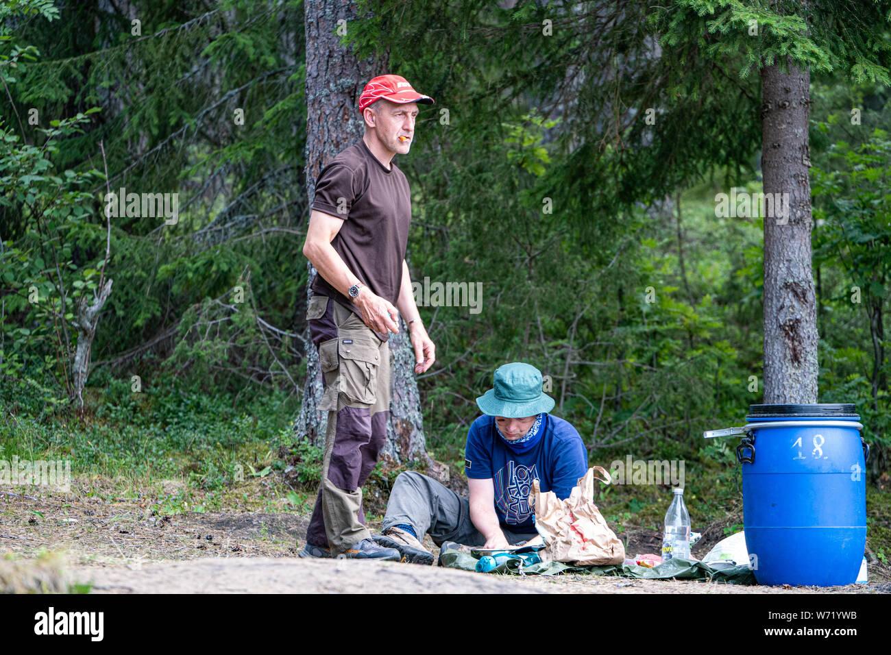 Camping in the bush hi-res stock photography and images - Alamy