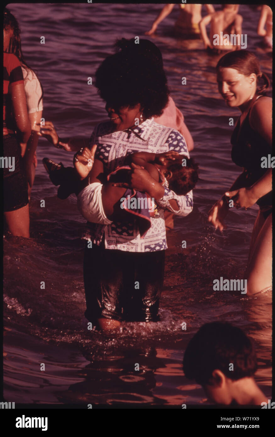 Beach scene 1970s hi-res stock photography and images - Alamy