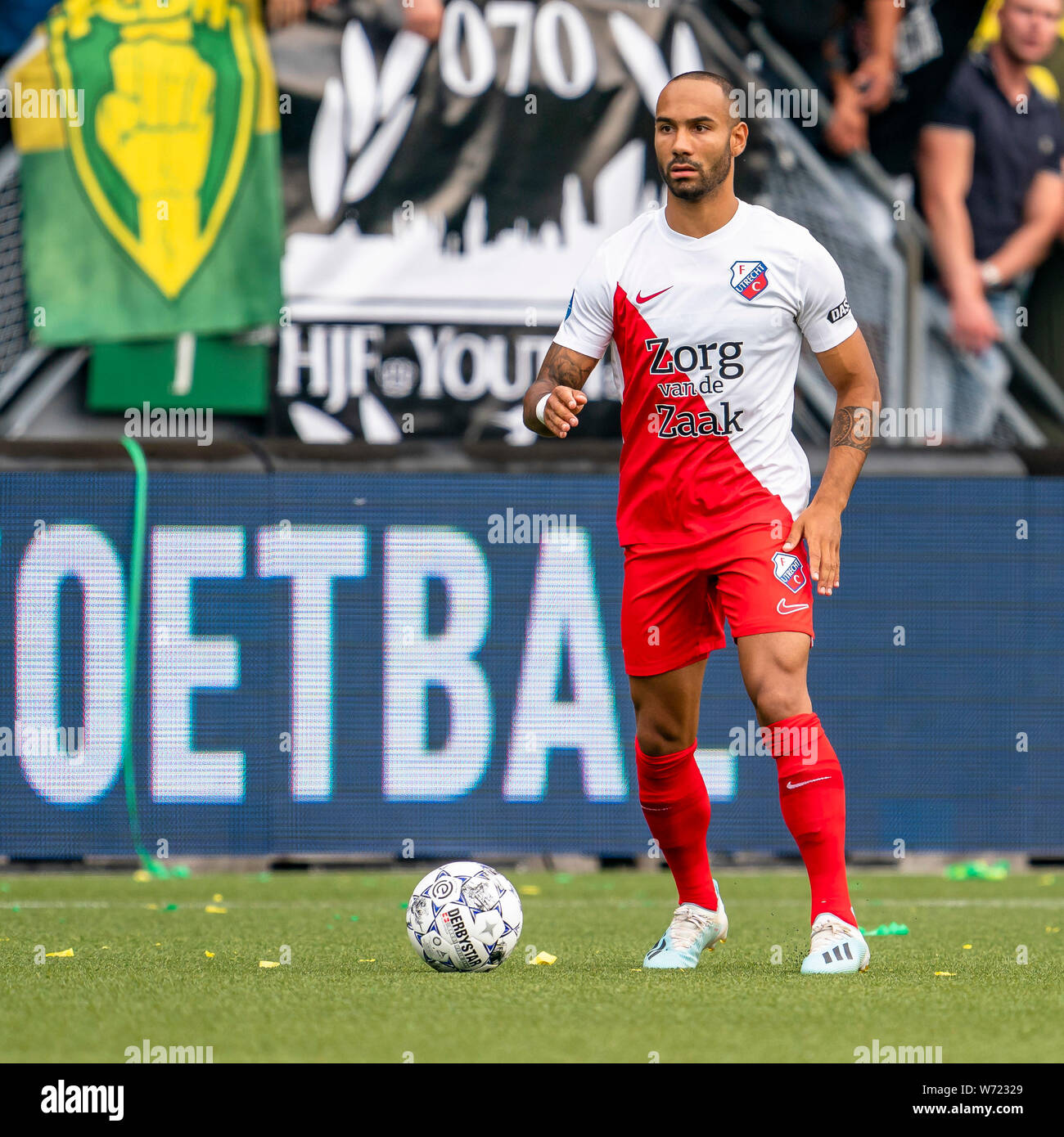 DEN HAAG, Netherlands. 04th Aug, 2019. football, Cars Jeans stadium ...