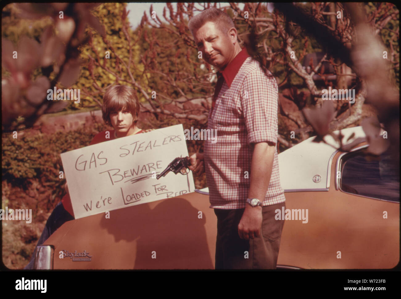 Warning theft from cars sign hi-res stock photography and images - Alamy