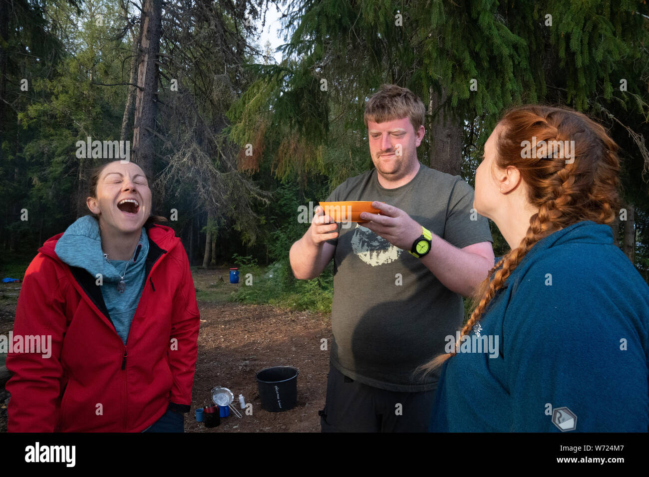 Friends having fun campfire hi-res stock photography and images - Alamy