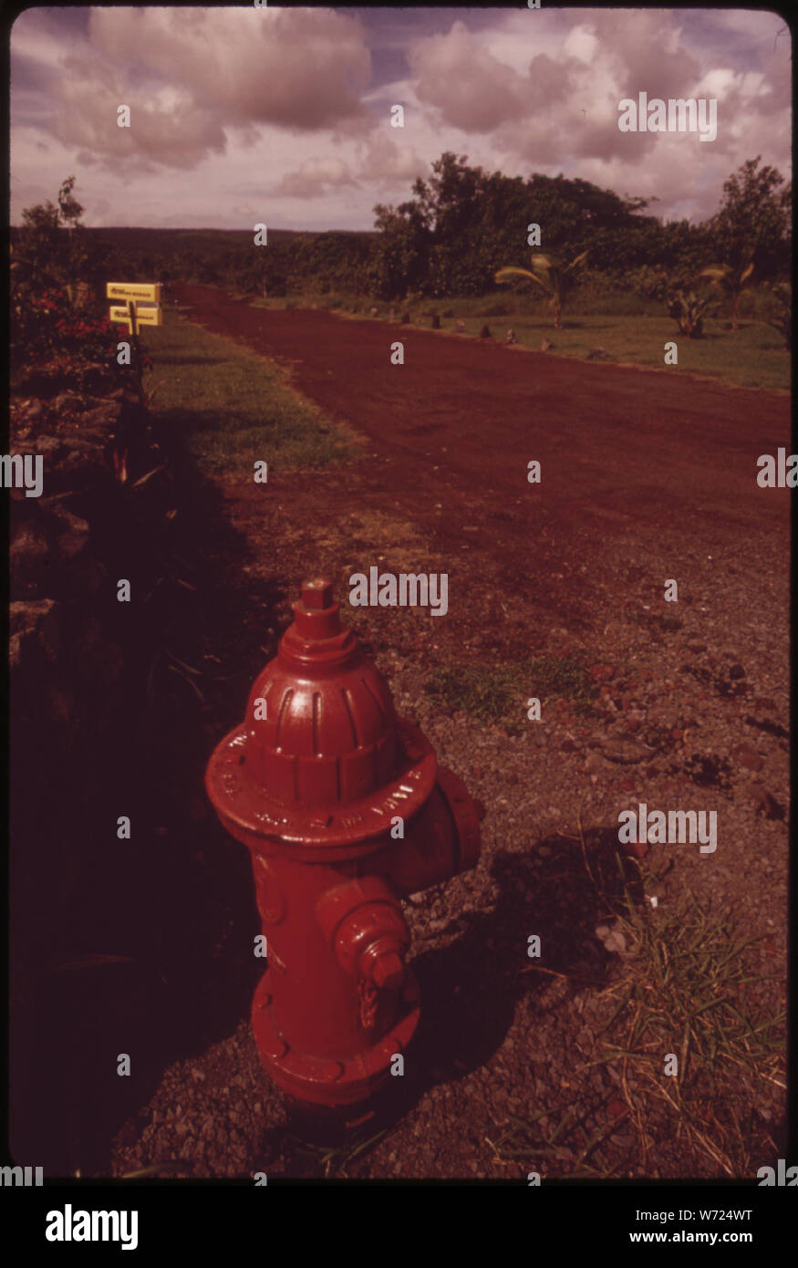 DEVELOPERS SIGN, EVIDENCE OF LAND SPECULATION IN PUNA AREA NEAR ...