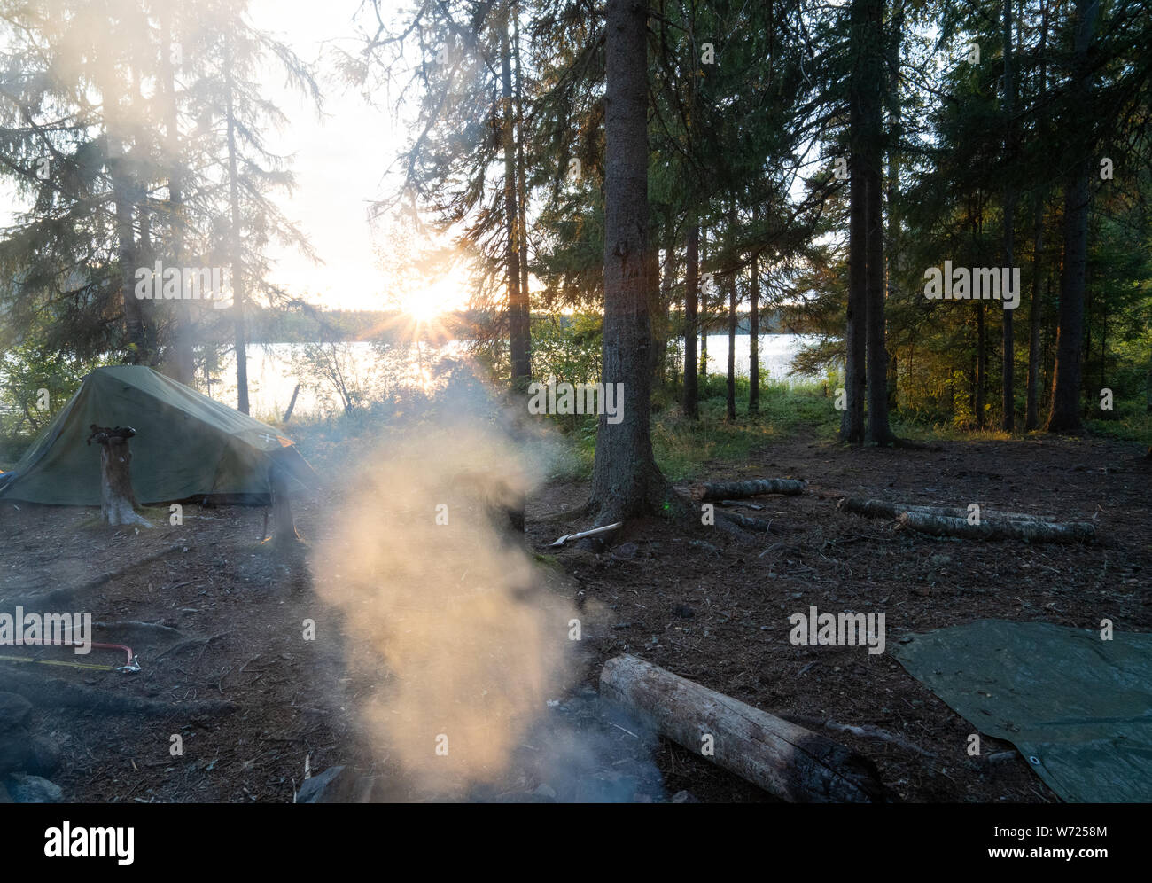 Campfire smoke hi-res stock photography and images - Alamy