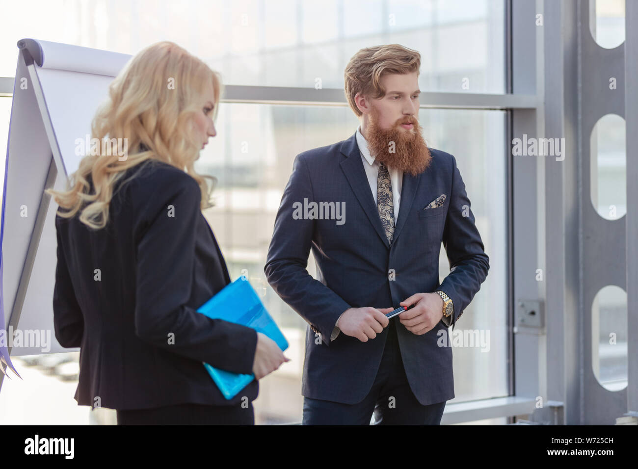 Presentation two people giving hi-res stock photography and images - Alamy