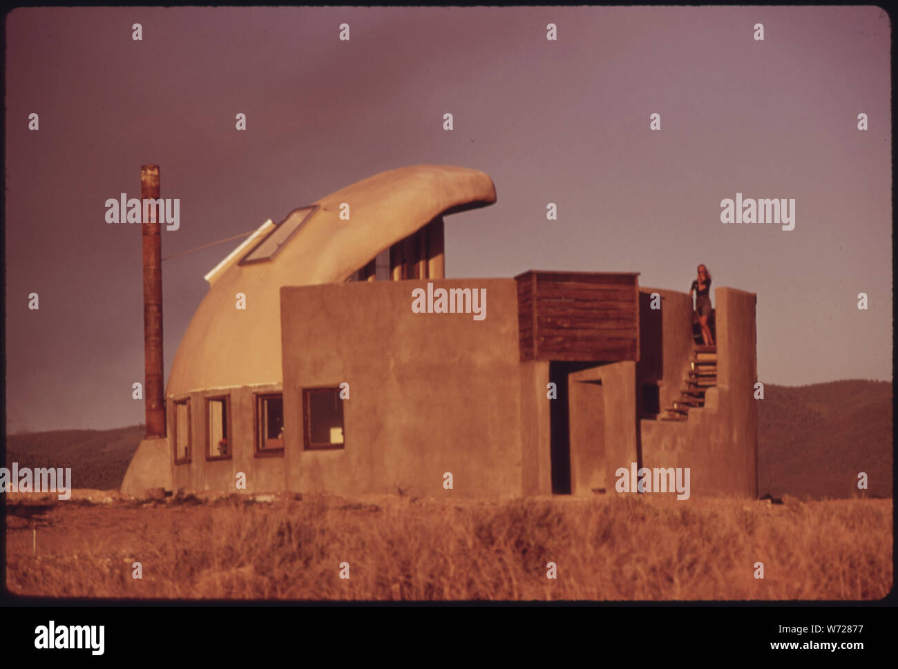 Curved roof support hi-res stock photography and images - Alamy