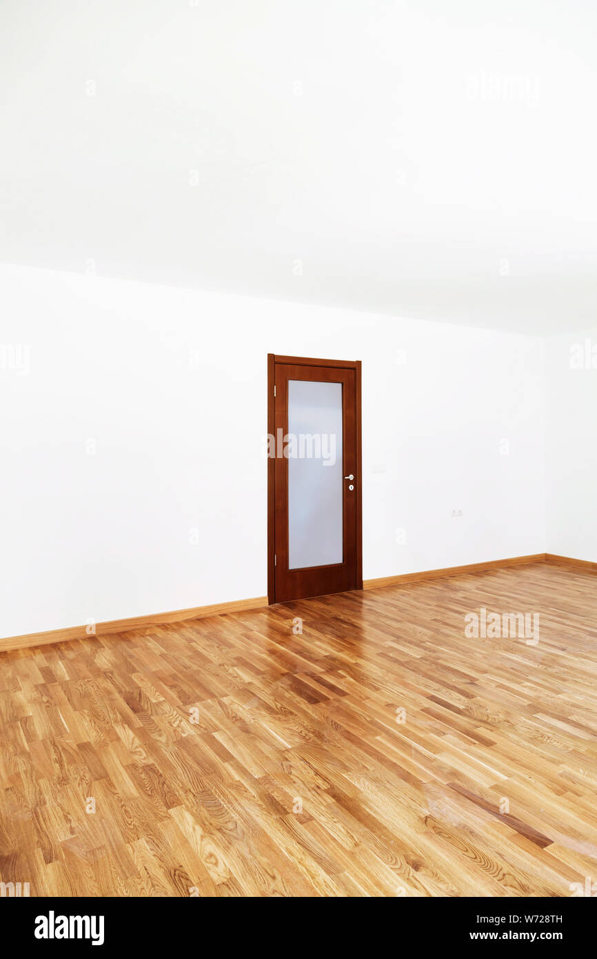 empty room with door Stock Photo - Alamy
