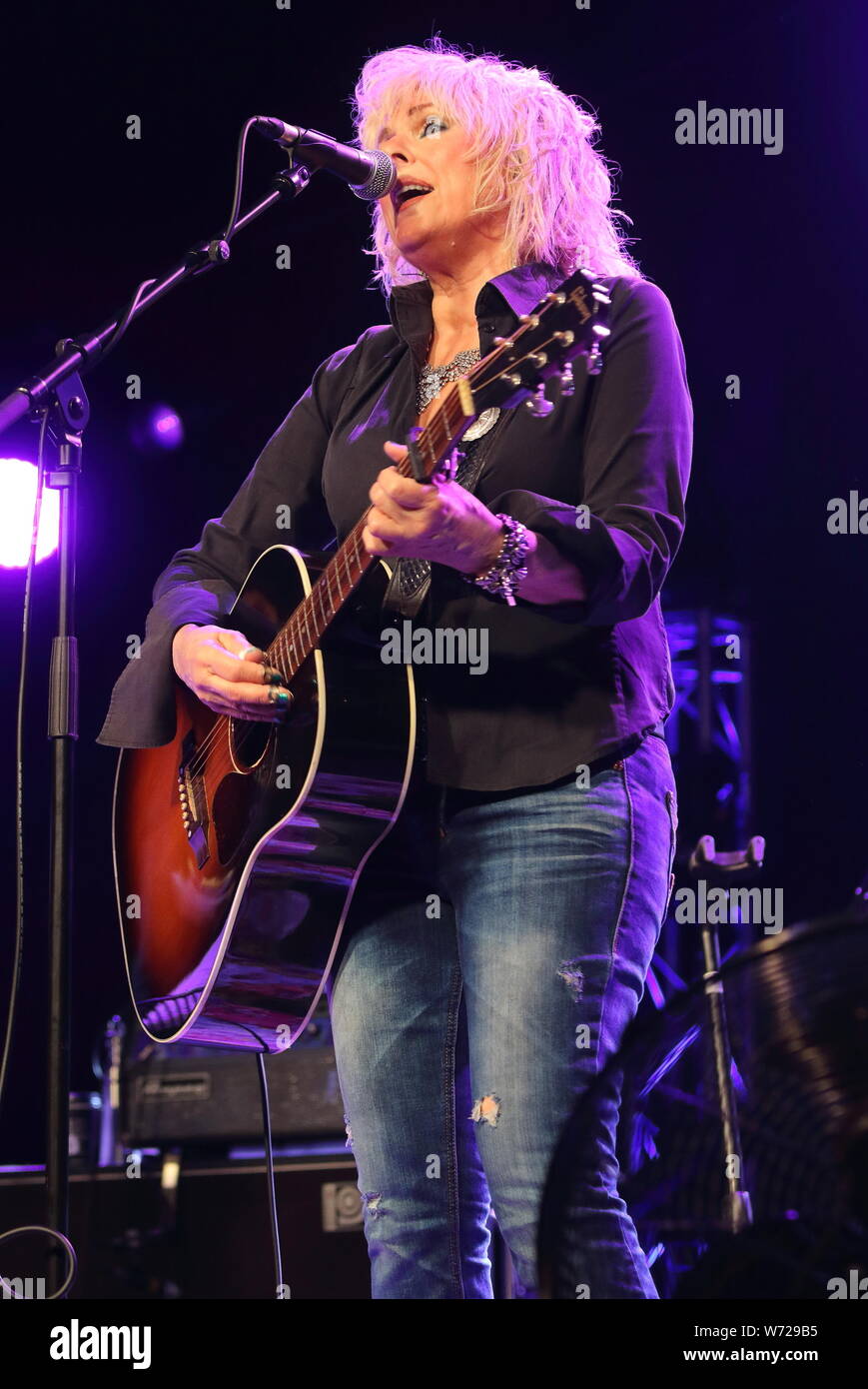 Lucinda williams award hi-res stock photography and images - Alamy