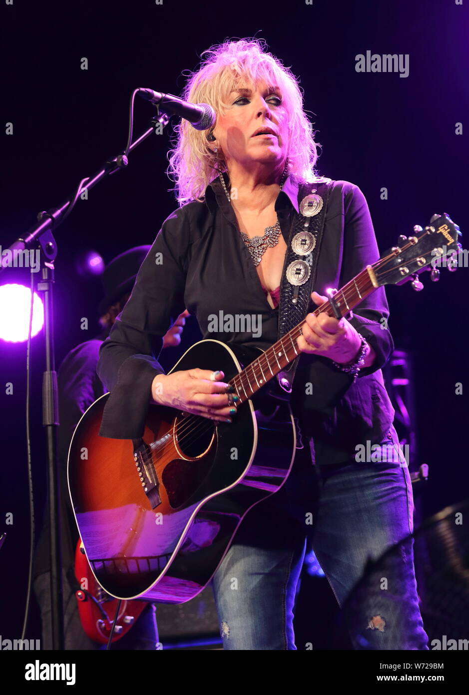 Lucinda williams hi-res stock photography and images - Alamy