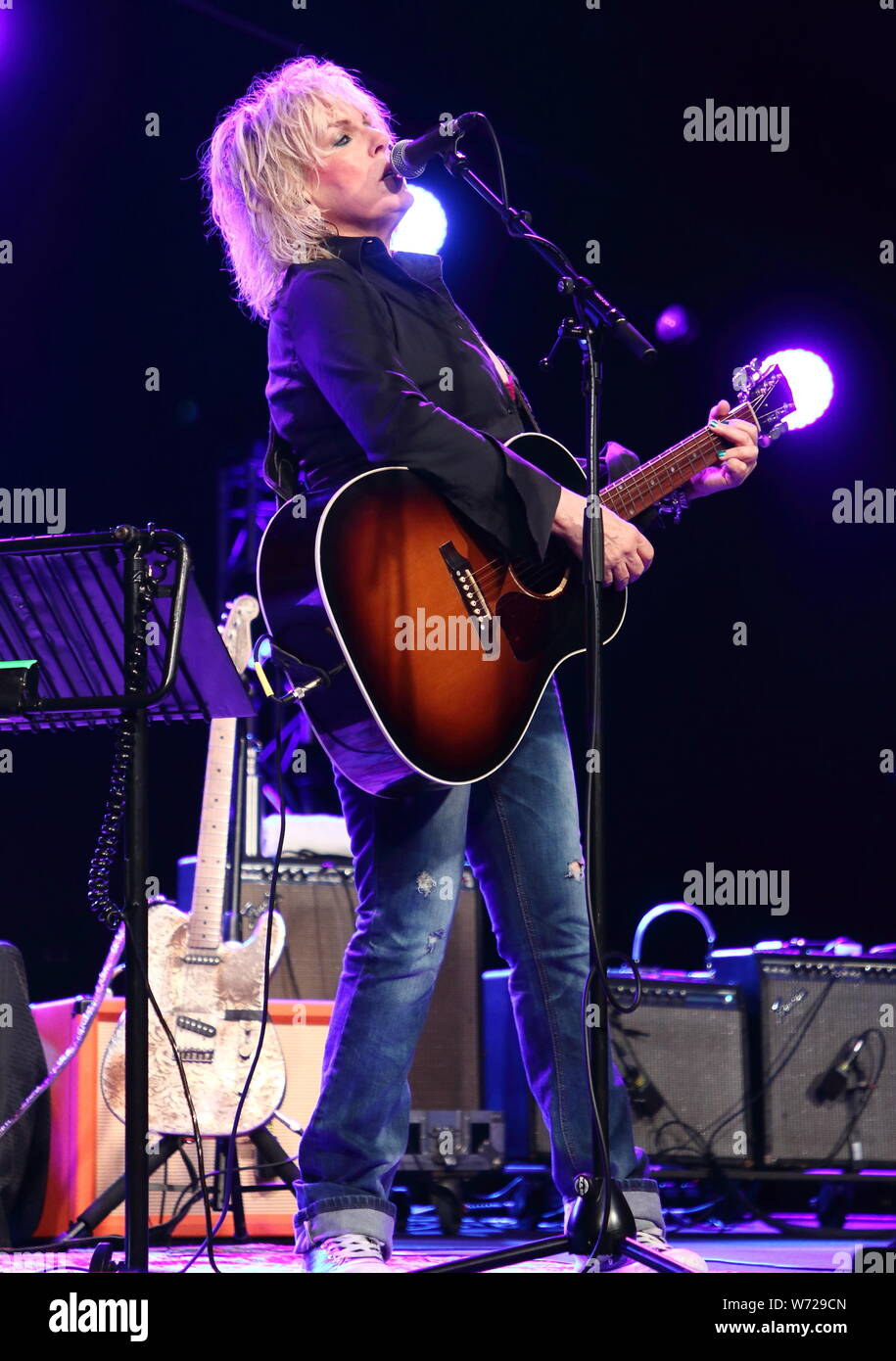 Lucinda williams award hi-res stock photography and images - Alamy