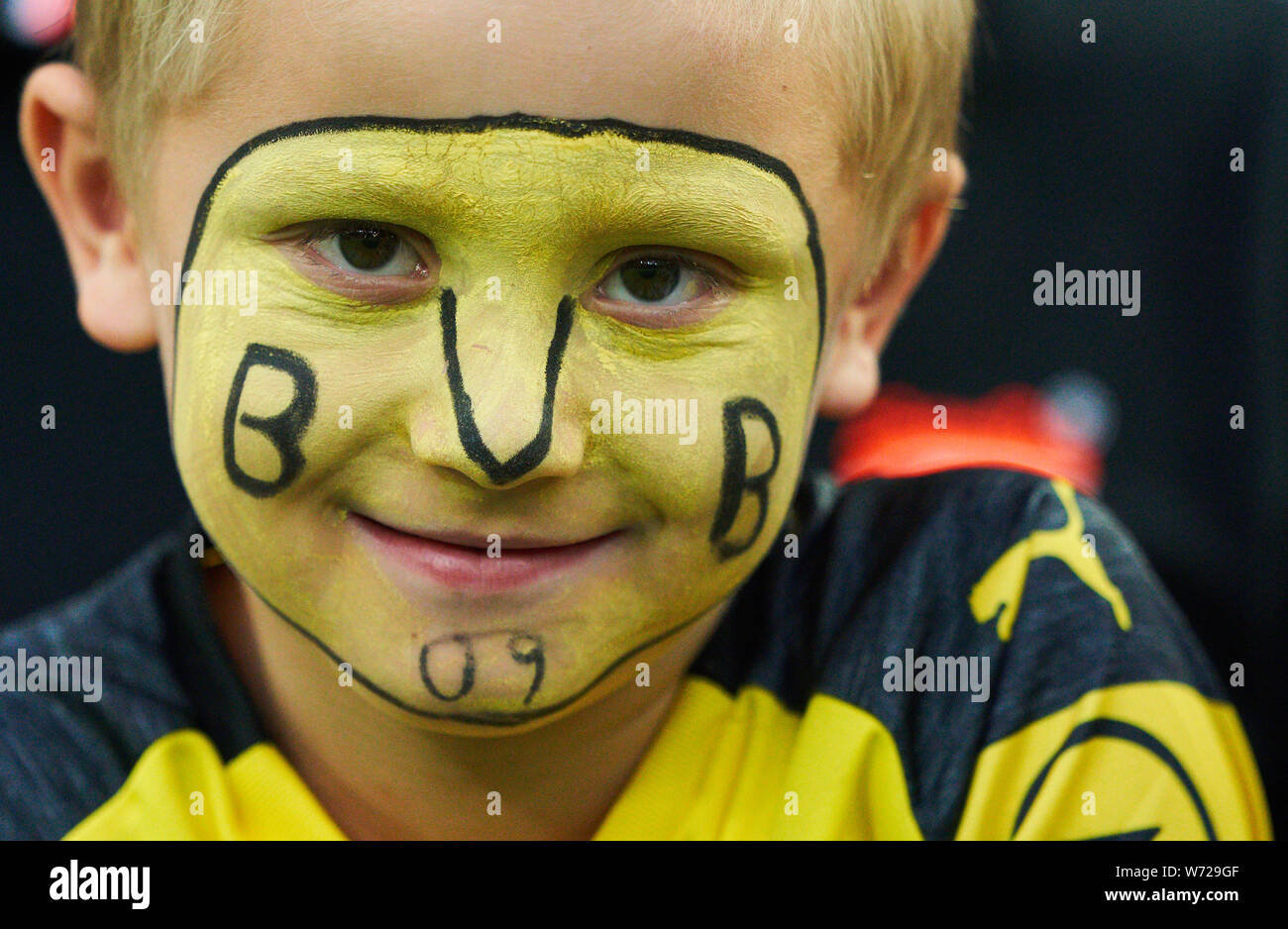 Champions league heimtrikot bvb hi-res stock photography and images - Alamy