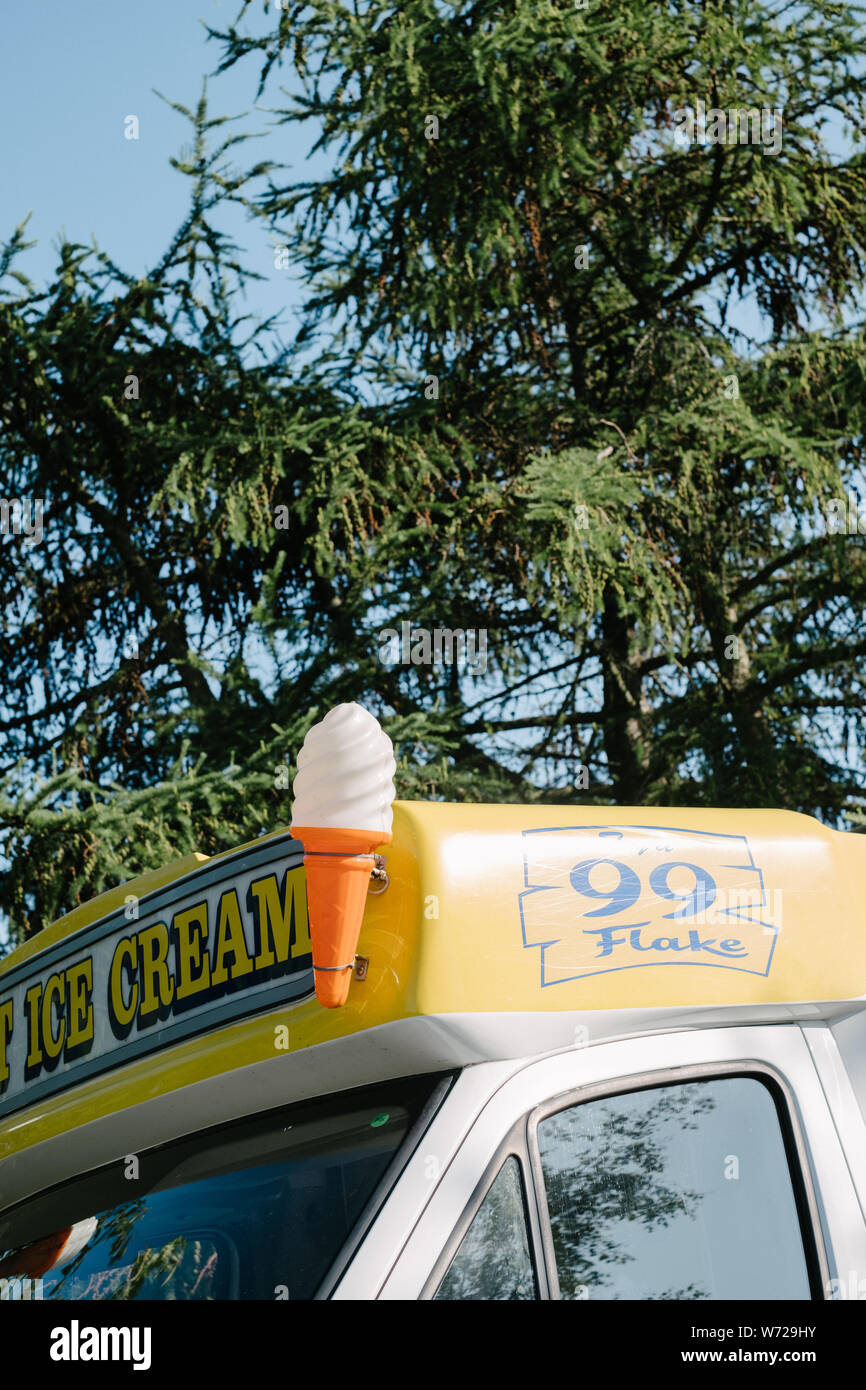 Traditional and iconic image showing an ice cream cone and 99 Flake ...