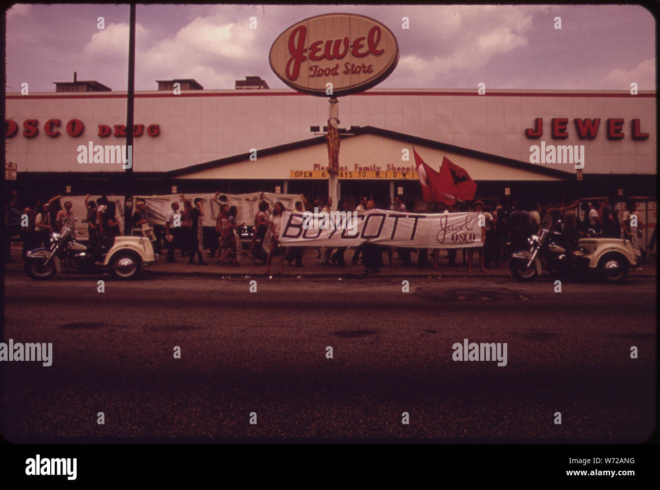 Jewel food store hi-res stock photography and images - Alamy